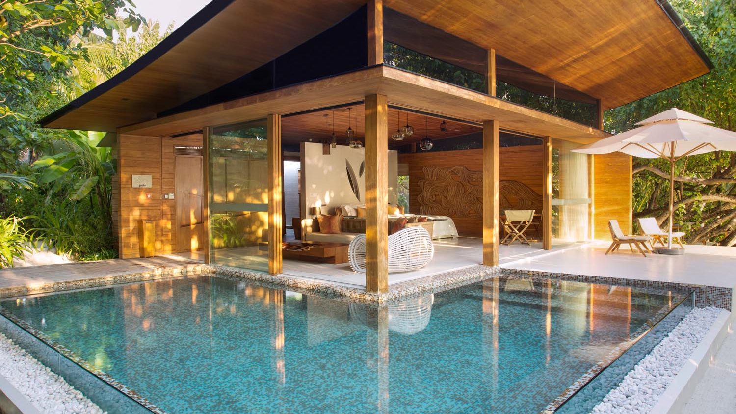 Coco Privé - PREMIUM BUSINESS TRAVEL